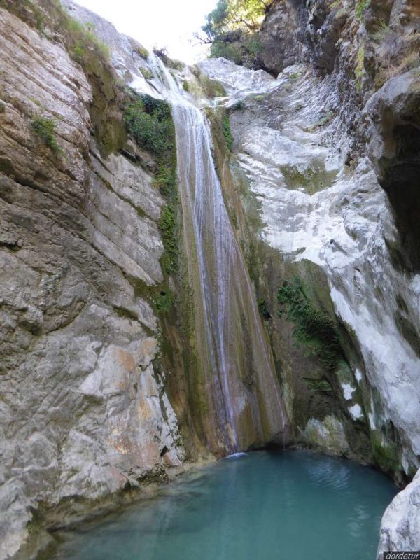 Drumeție la cascada Dimosari de lângă Nidri - insula Lefkada - dordetur